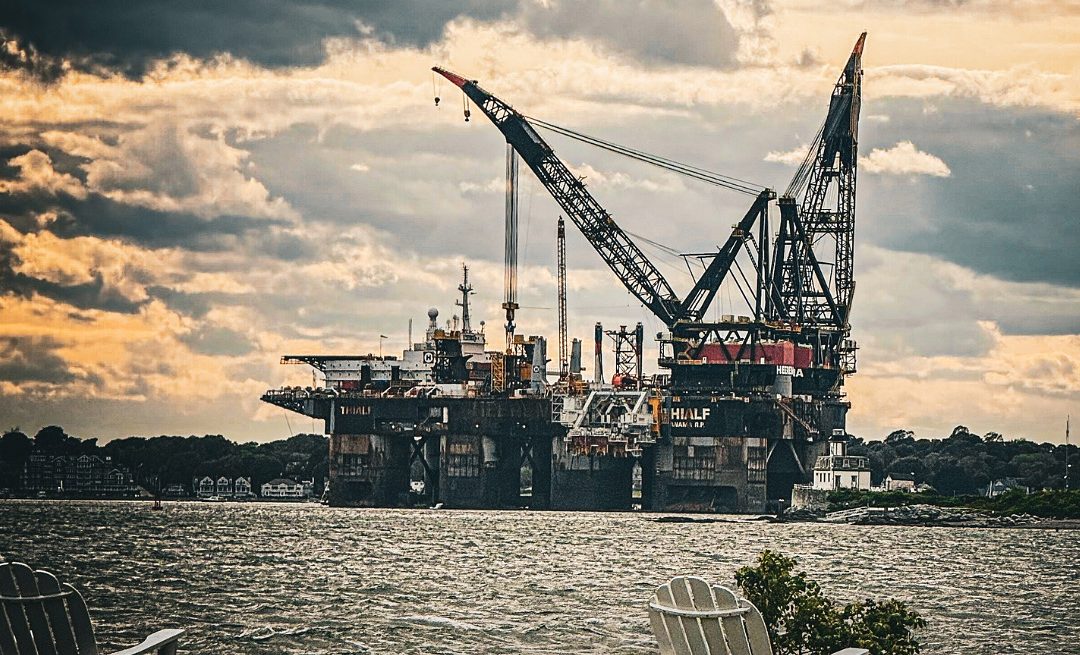 Crane ship Thialf left Narragansett Bay